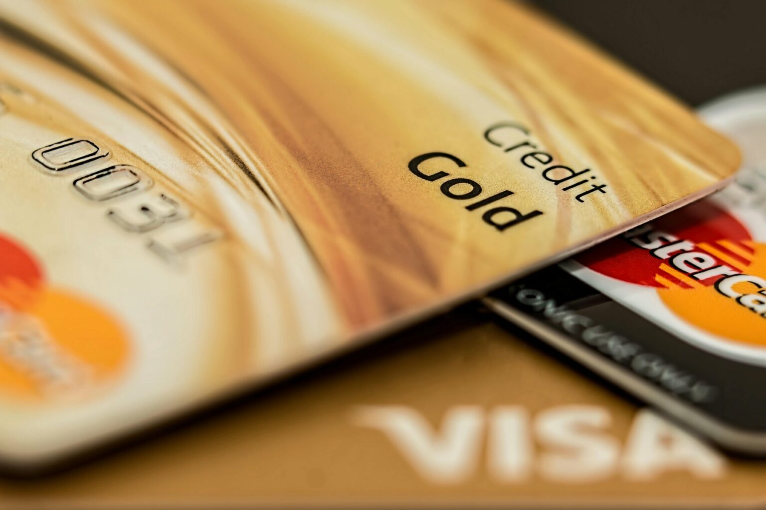 Best travel credit cards: compare perks and costs